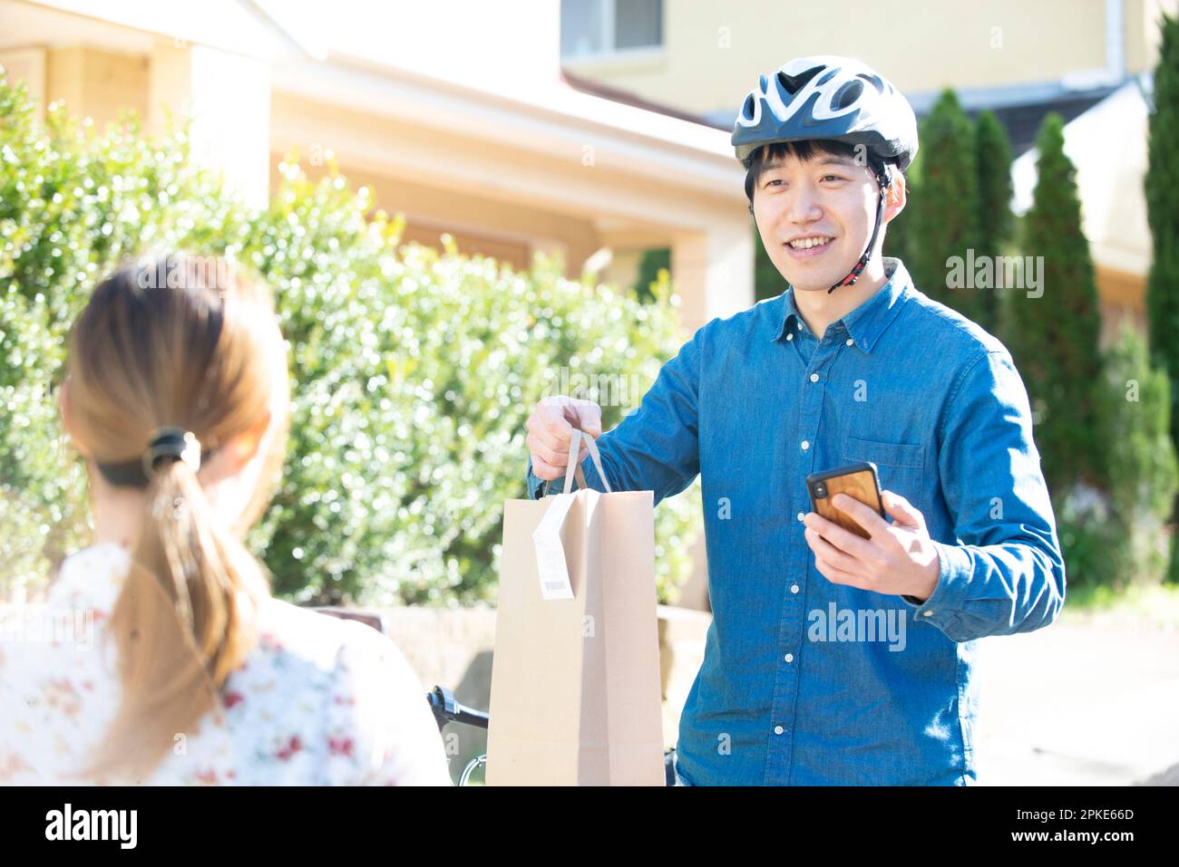Woman delivering food hi-res stock photography and images - Alamy