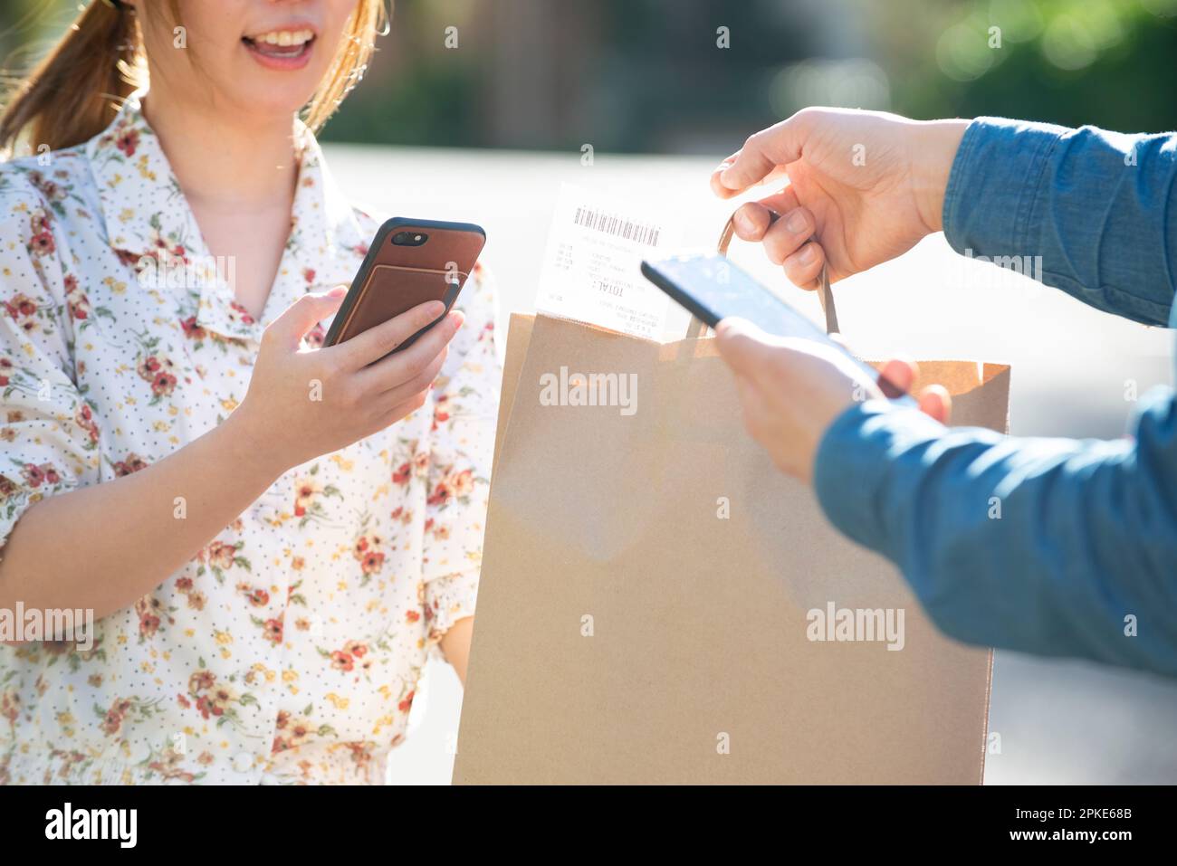 Woman receiving a food delivery Stock Photo - Alamy