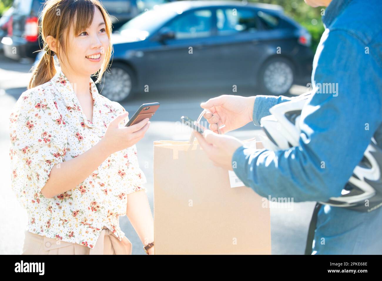 Woman receiving a delivery Stock Photo - Alamy