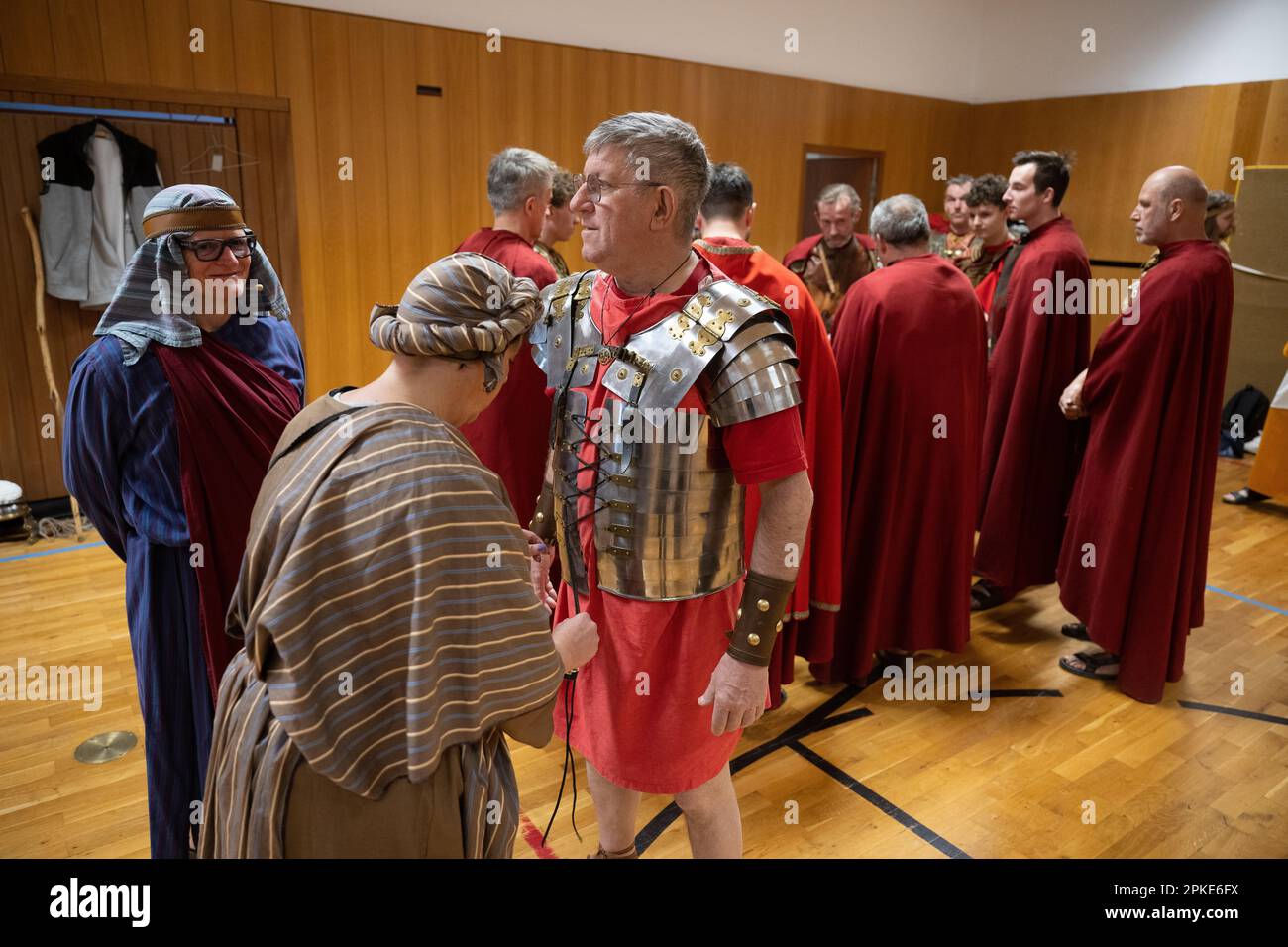 Bensheim, Germany. 07th Apr, 2023. The performer of a centurion gets ...