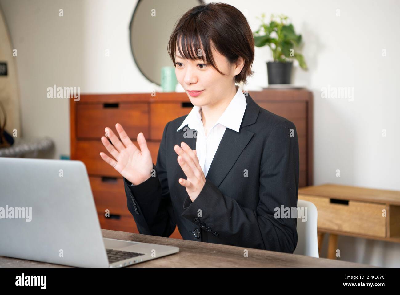 Interview web hi-res stock photography and images - Alamy