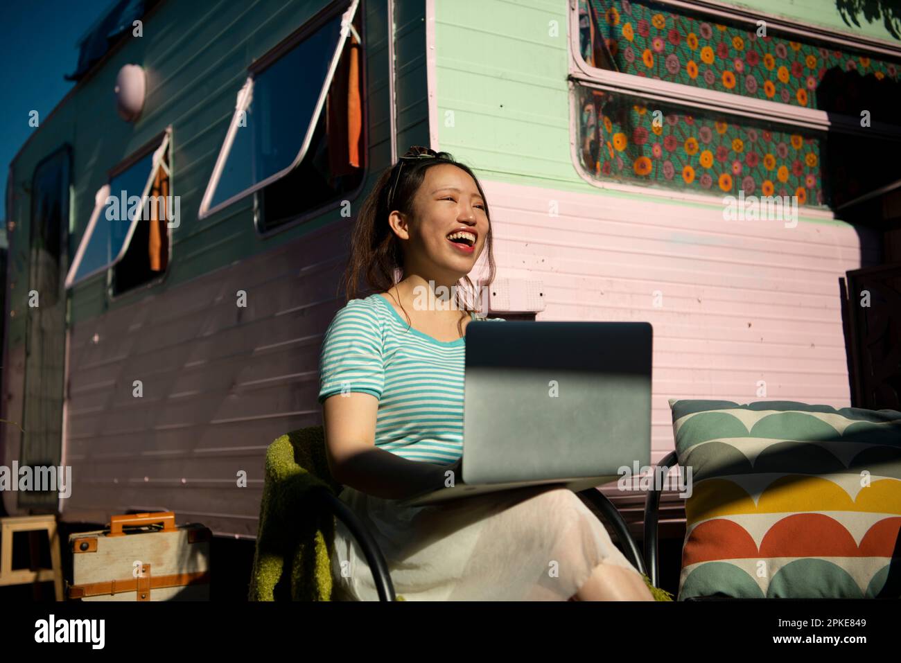 Happy work hi-res stock photography and images - Alamy