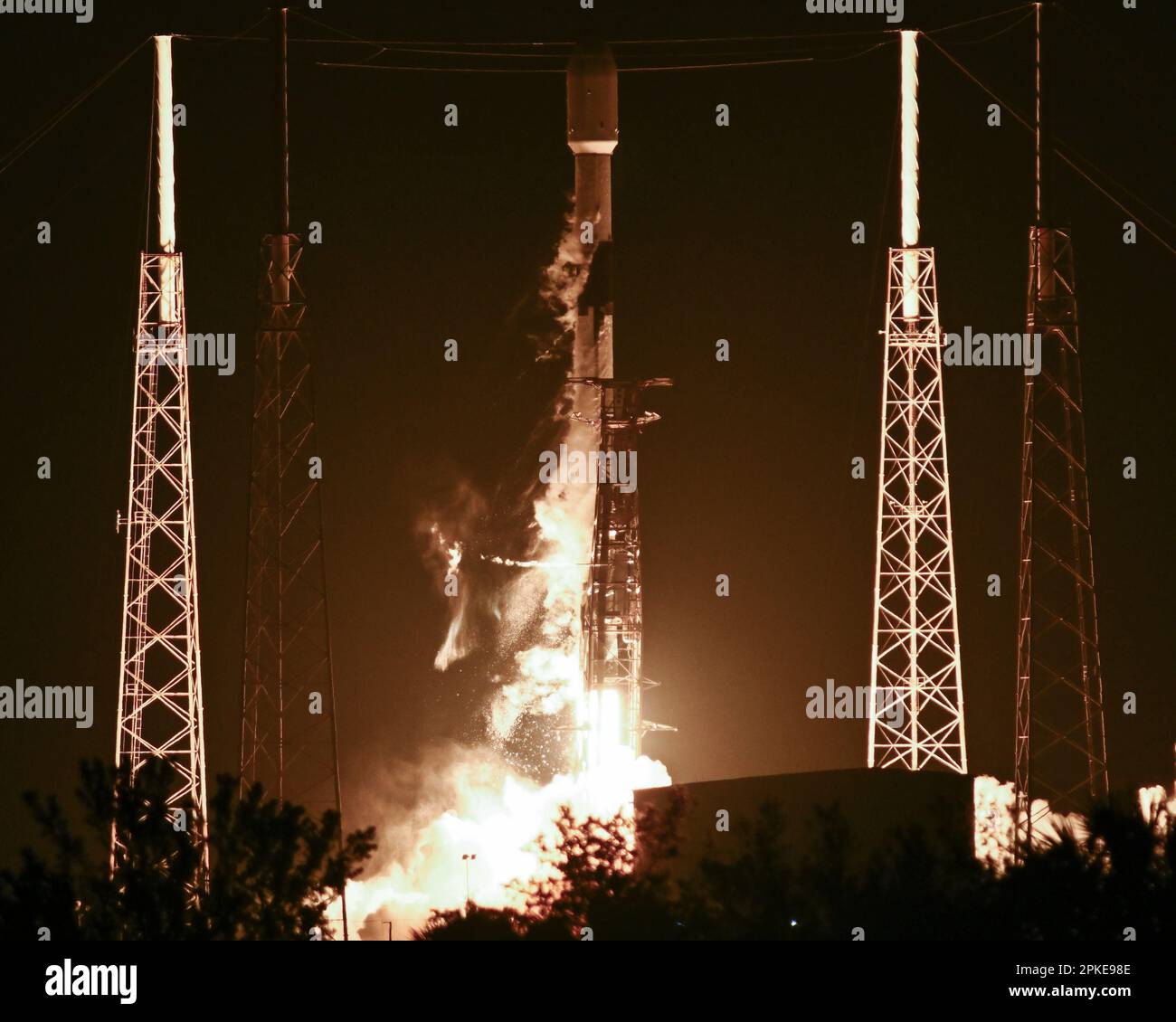 The SpaceX Falcon 9 rocket launches from Complex 40 at the Cape ...