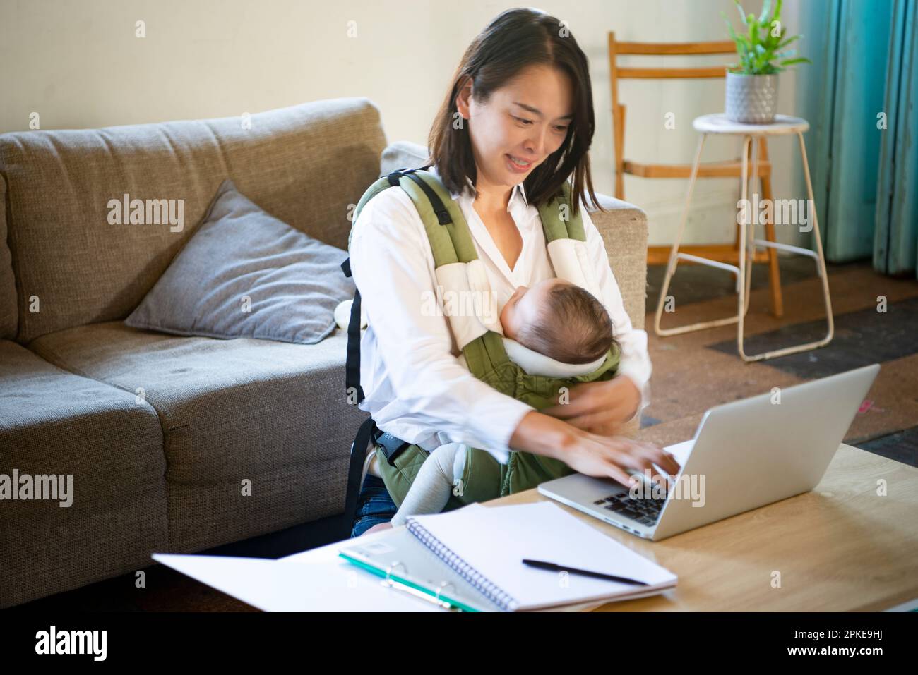 Cuddling work hi-res stock photography and images - Alamy