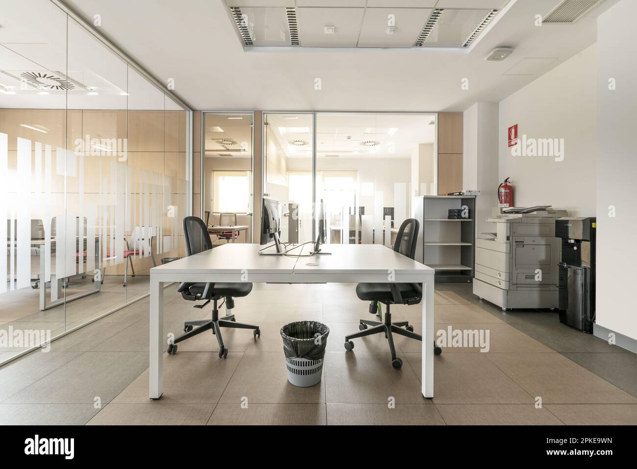 Enclosed space office design hi-res stock photography and images - Alamy