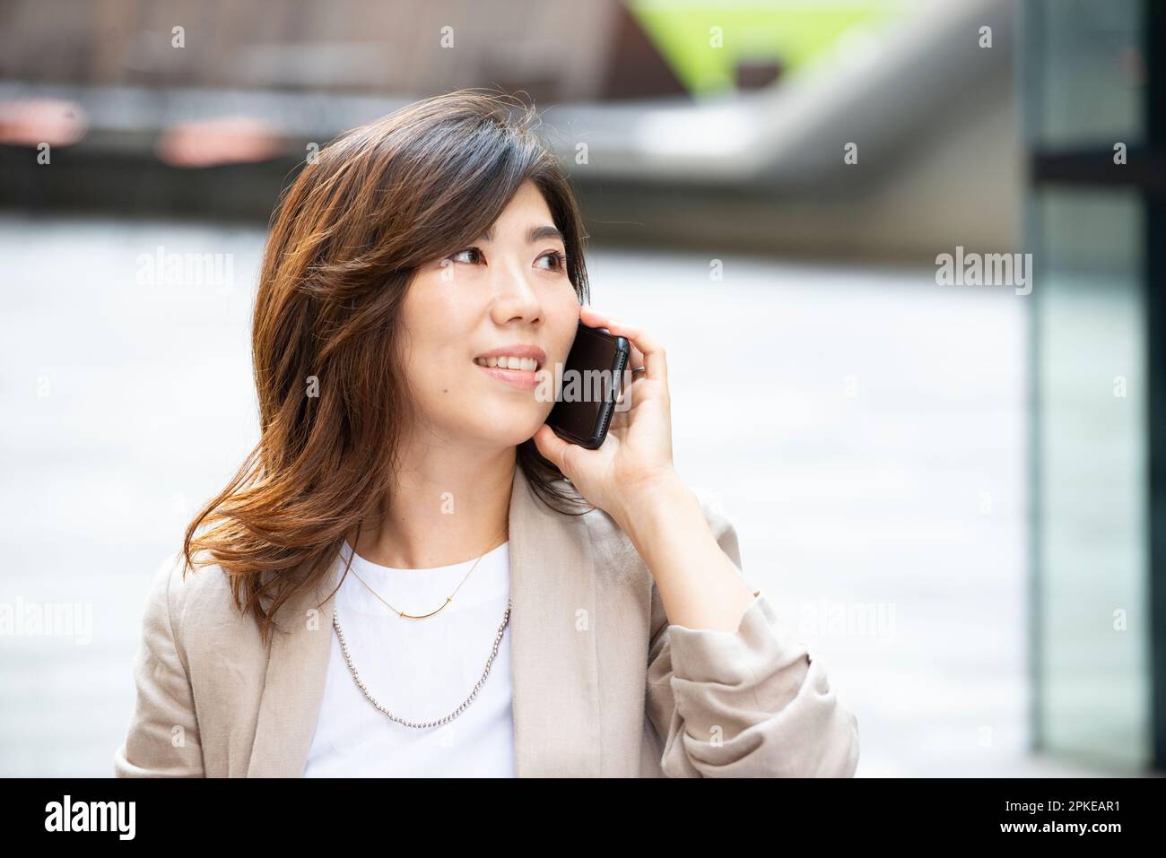 Changing the phone hi-res stock photography and images - Alamy