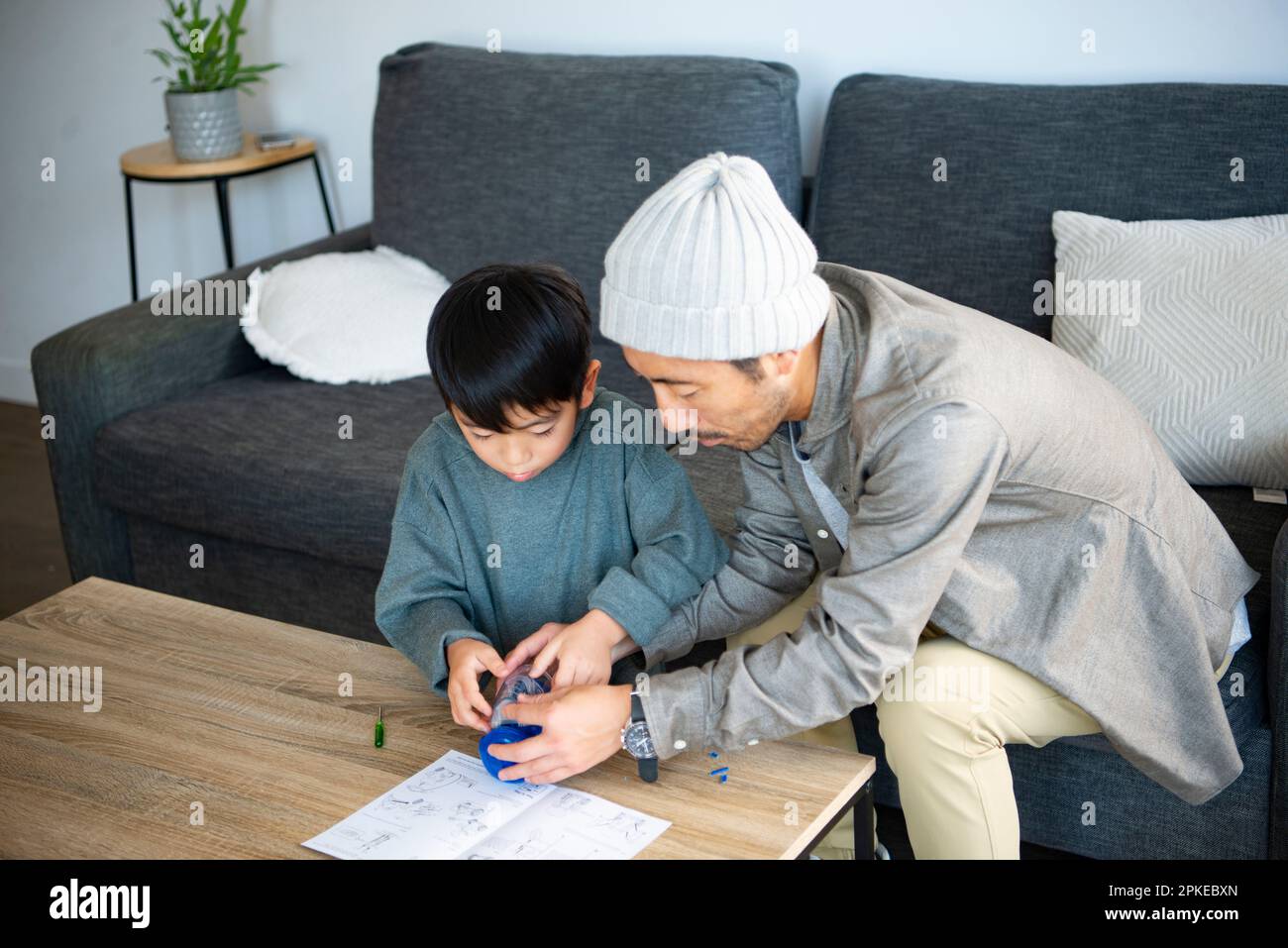 Parent and child building a robot Stock Photo - Alamy
