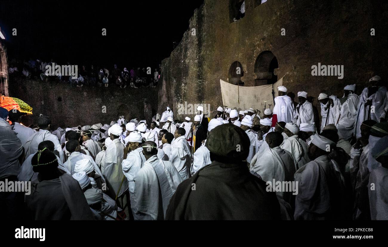 Easter mass crowded with pilgrims outside the walls of Bete Medhane ...