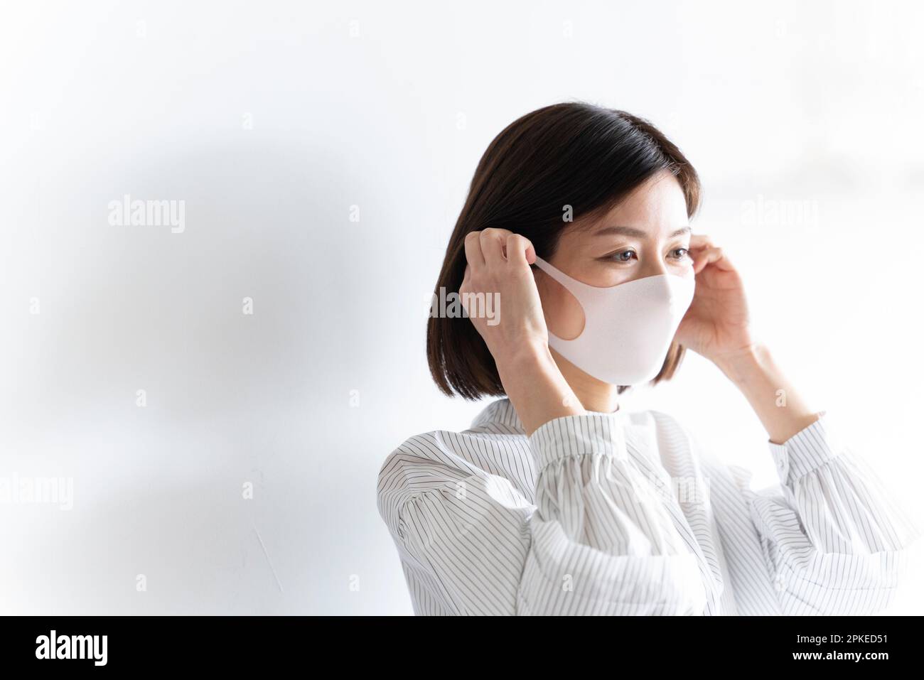 Beautiful asian woman wearing mask hi-res stock photography and images ...