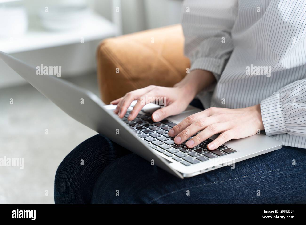 Laptop operation hi-res stock photography and images - Alamy