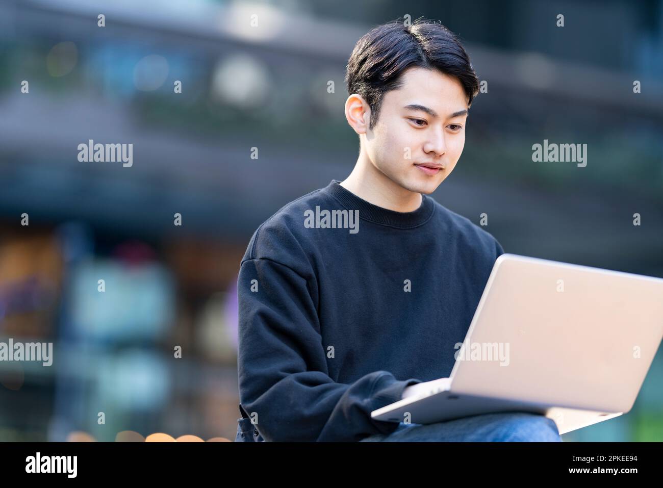Working at computer outdoors hi-res stock photography and images - Alamy