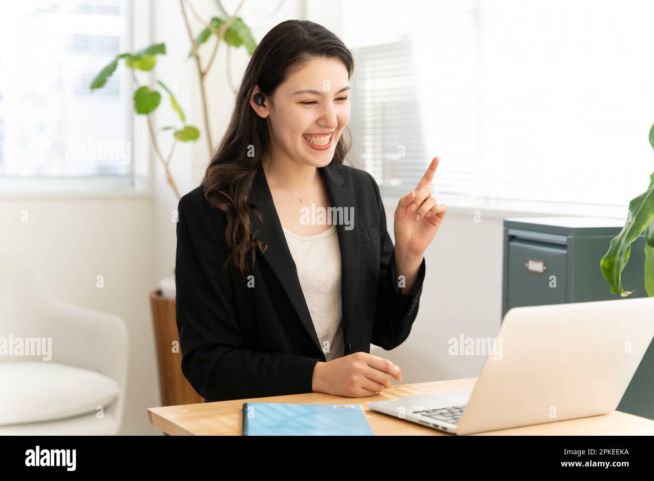 Conversation computer hi-res stock photography and images - Alamy