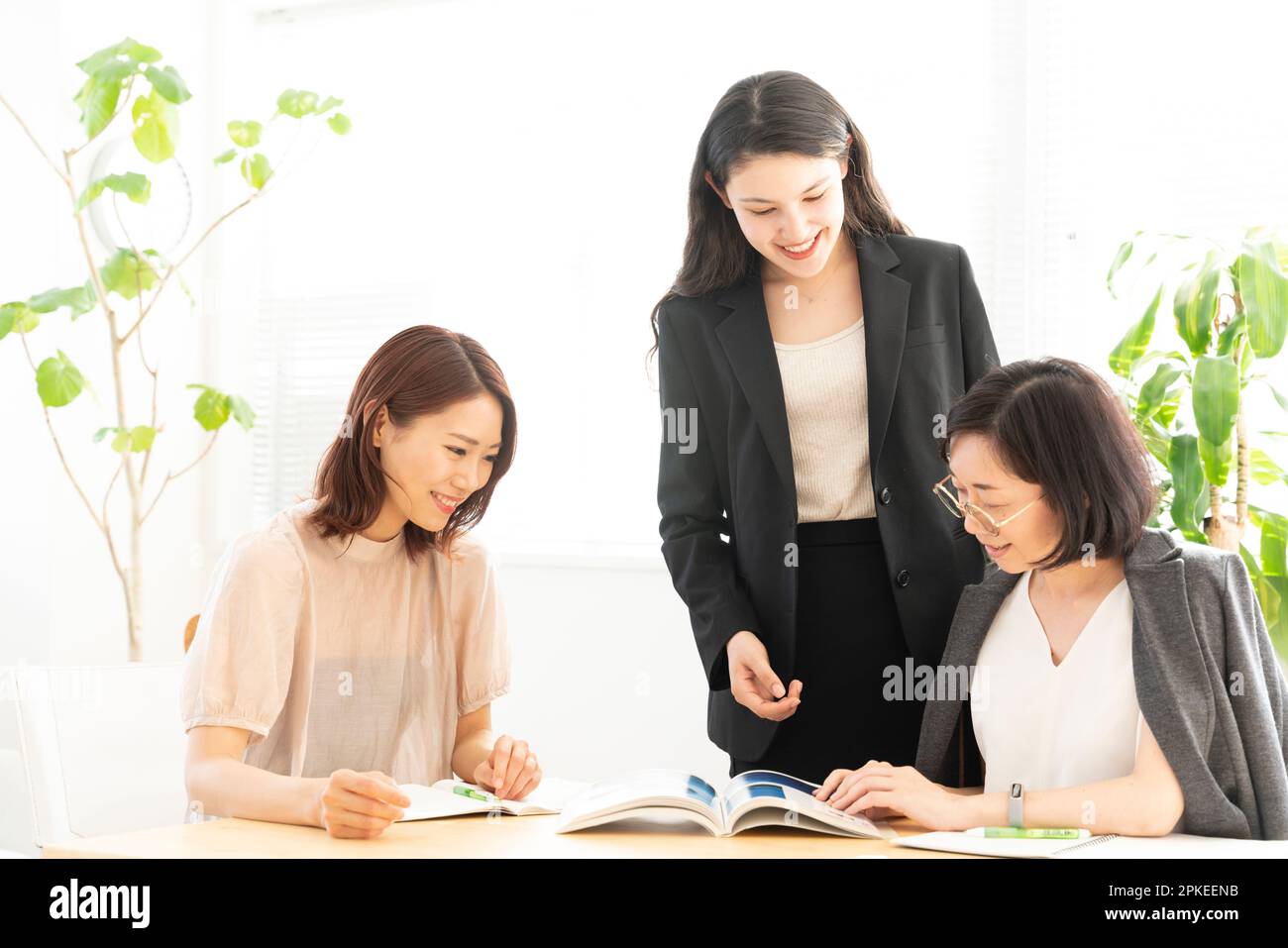 Women taking English conversation class Stock Photo - Alamy