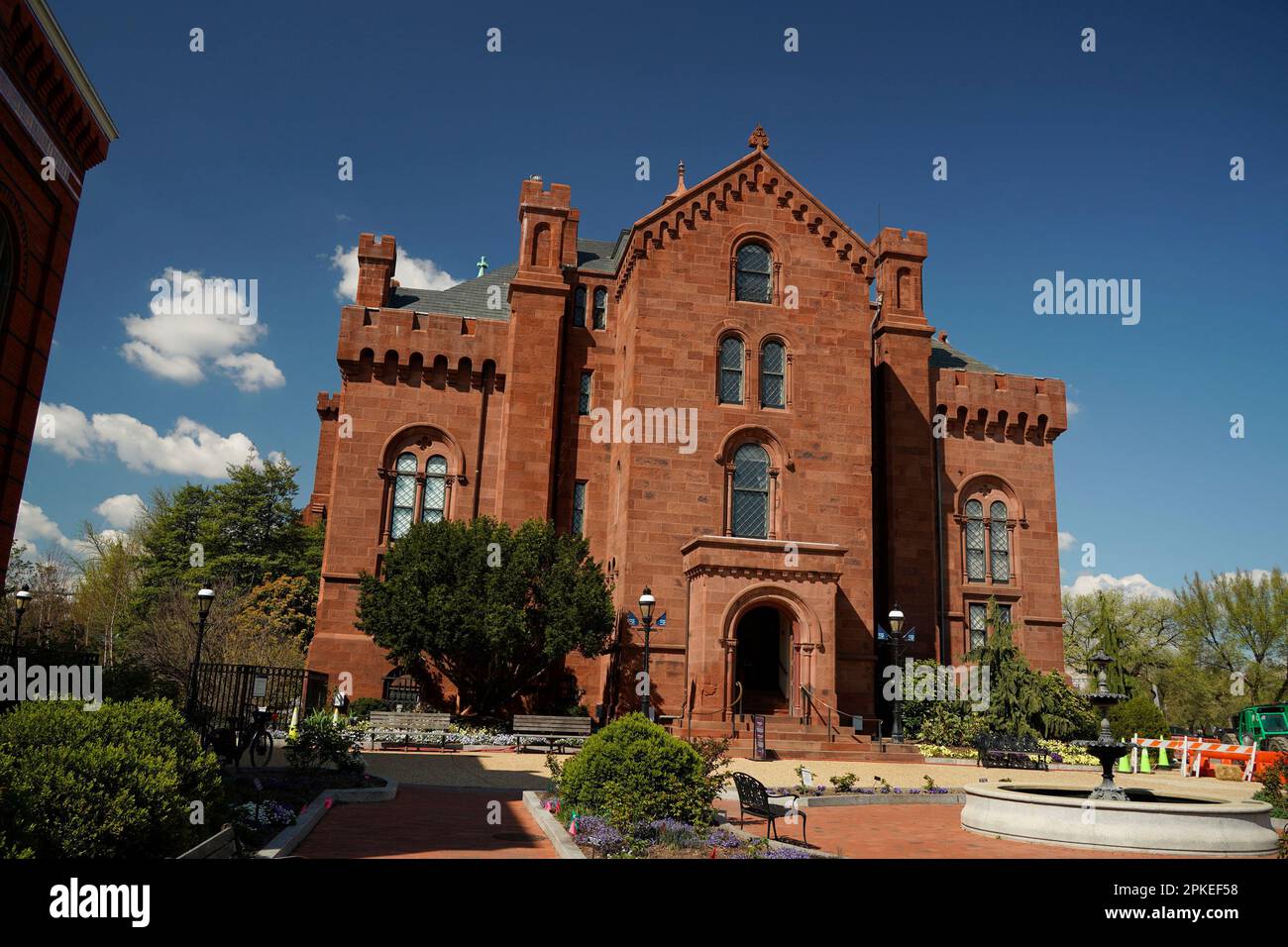 Smithsonian castle historical hi-res stock photography and images - Alamy