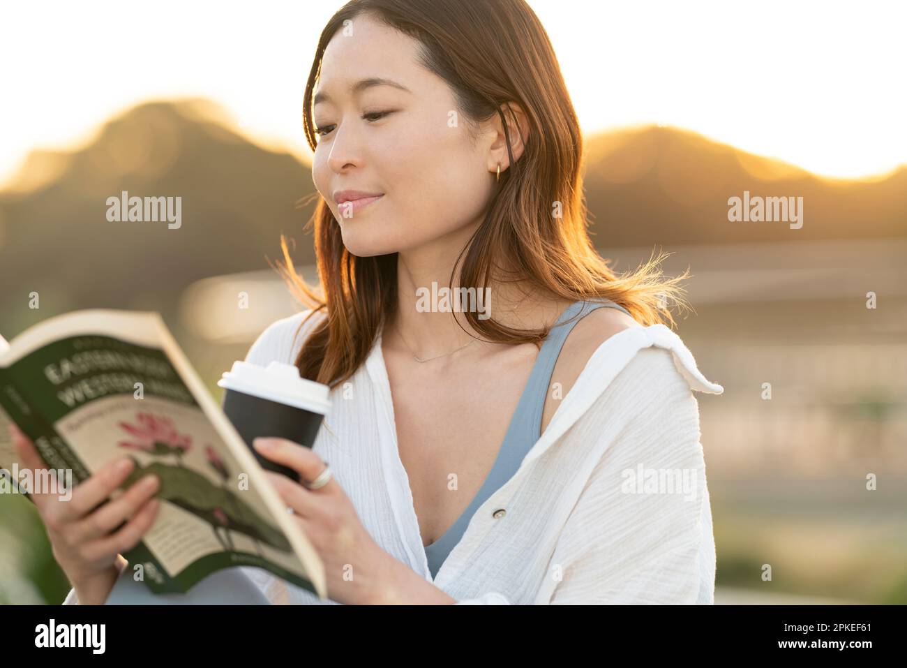Female alone outside hi-res stock photography and images - Alamy