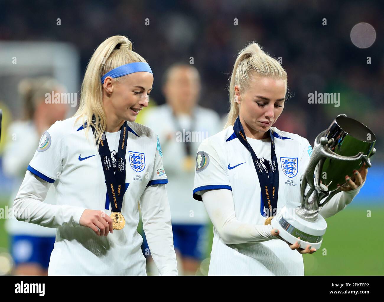 England's Chloe Kelly (left) and Alex Greenwood celebrate with the ...