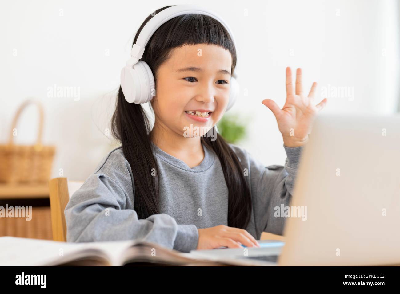 Girls learning online at the computer Stock Photo - Alamy