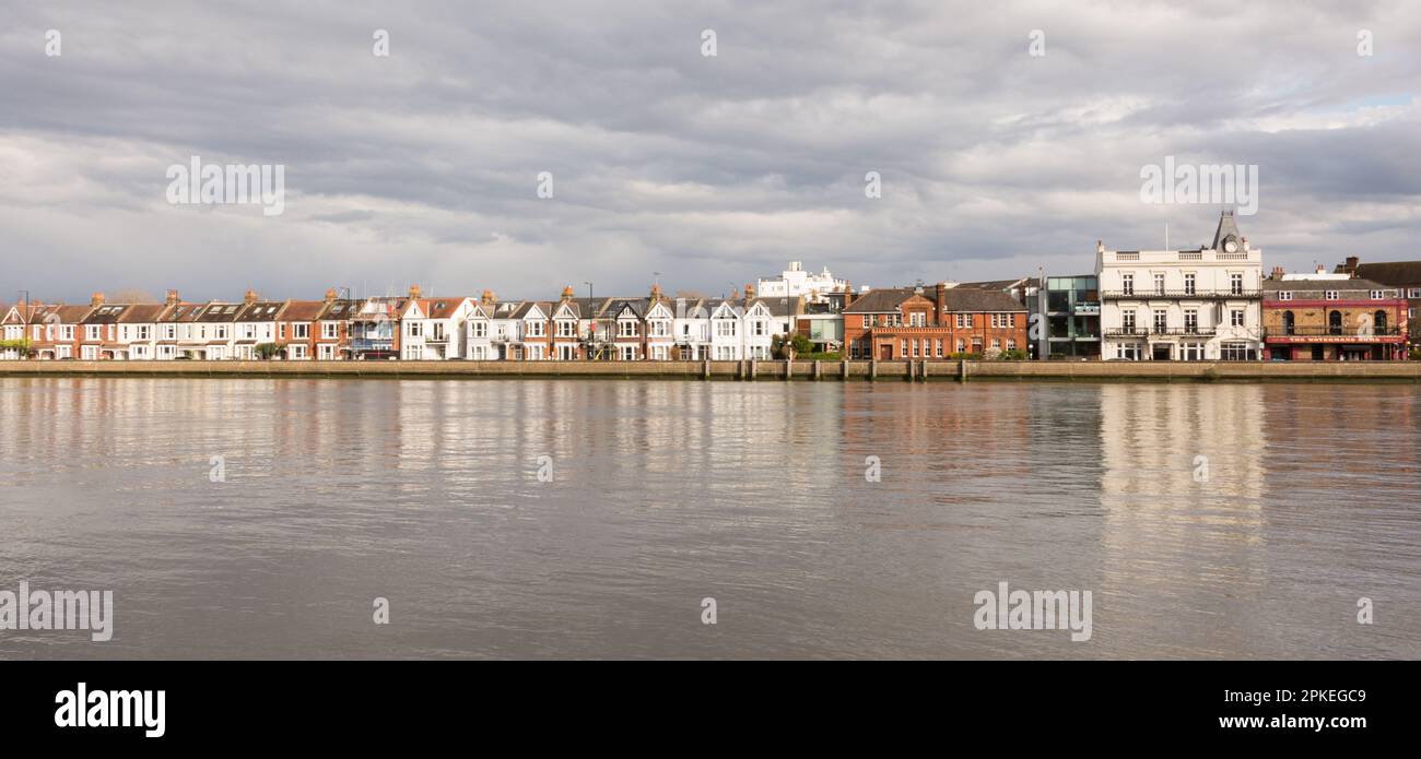 The Waterman's Arms and the Bulls Head pubs on The Terrace, Barnes ...