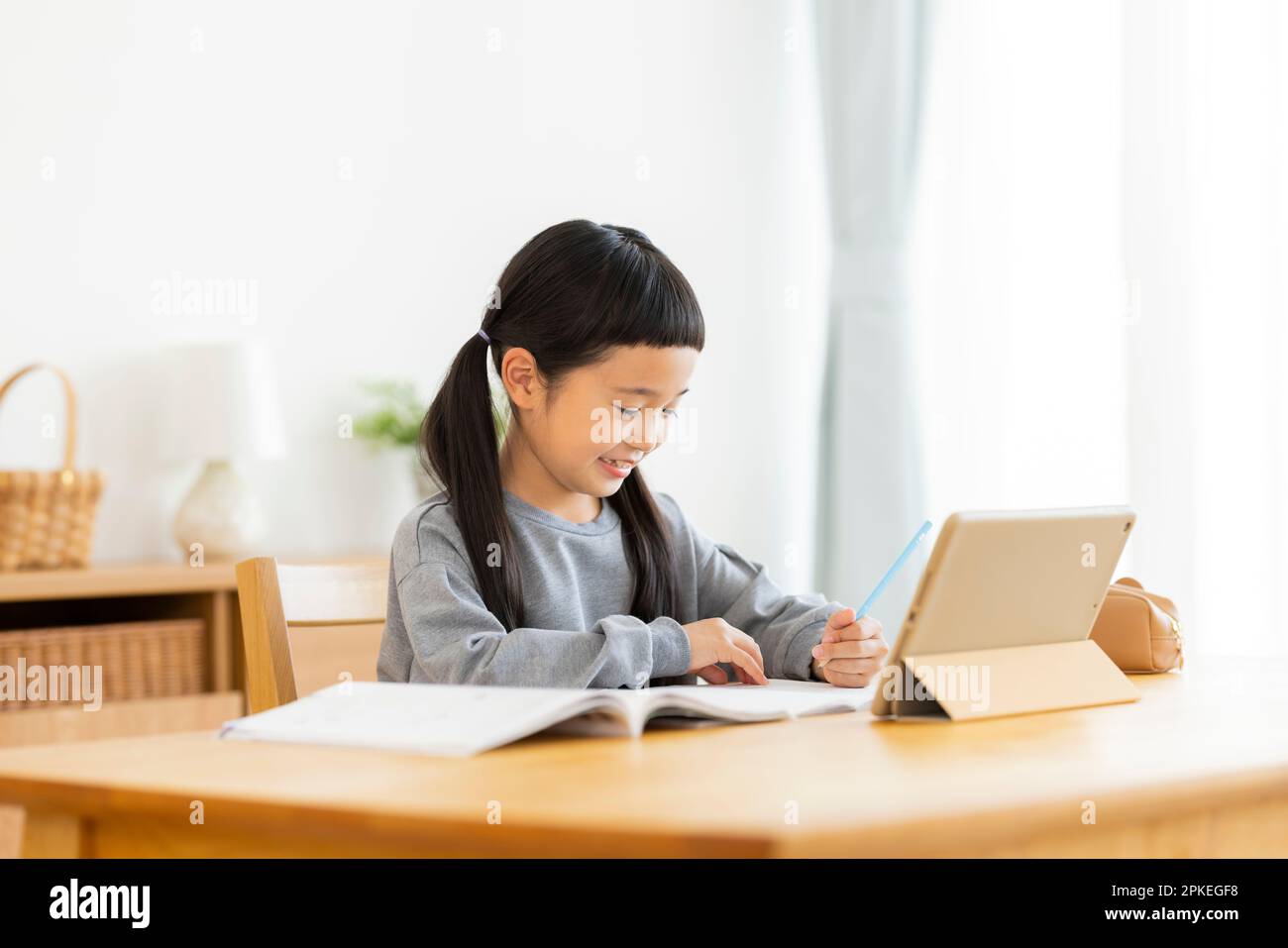 One room learning hi-res stock photography and images - Alamy