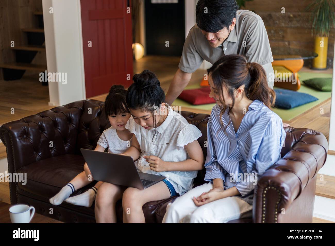 Family watching computer Stock Photo - Alamy
