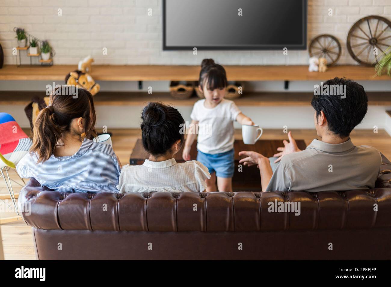 Family watching TV Stock Photo - Alamy