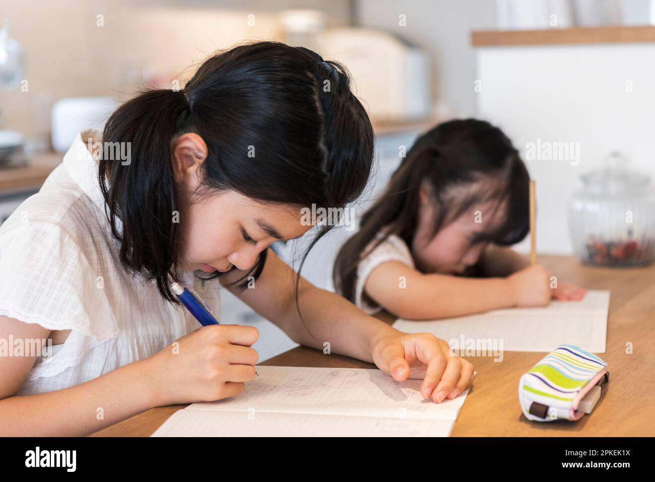 Sister drawing hi-res stock photography and images - Alamy