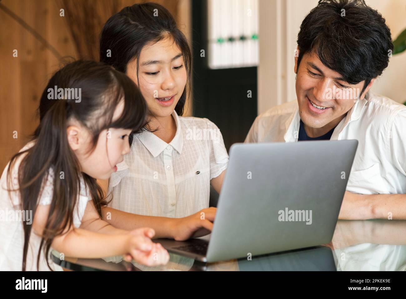 Family watching computer Stock Photo - Alamy