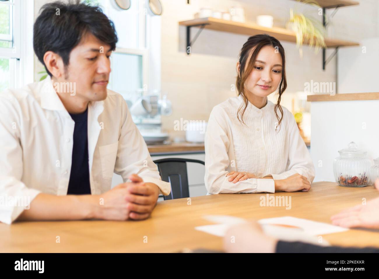 Contract explanation hi-res stock photography and images - Alamy