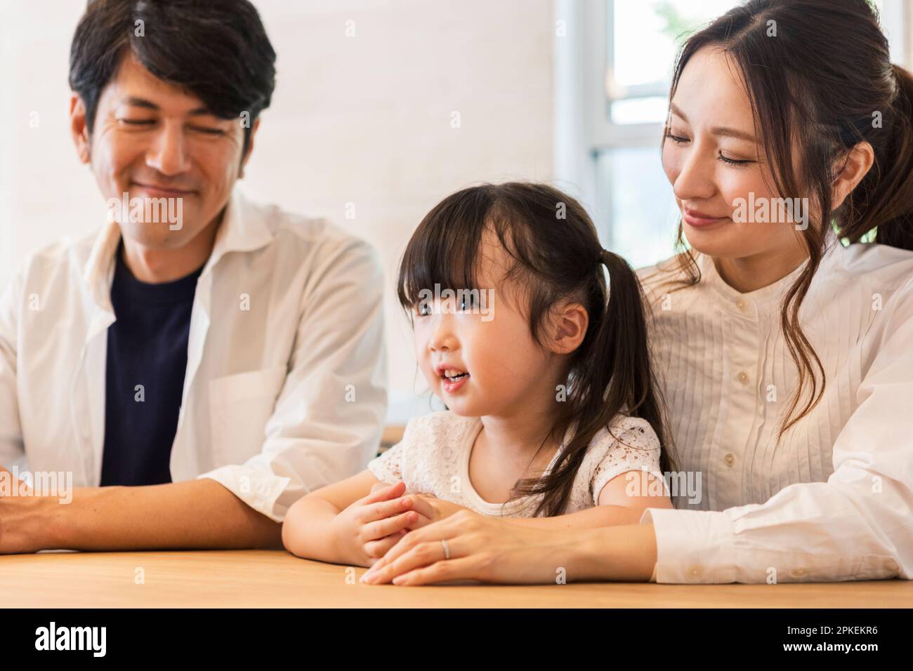 Interview japanese family hi-res stock photography and images - Alamy