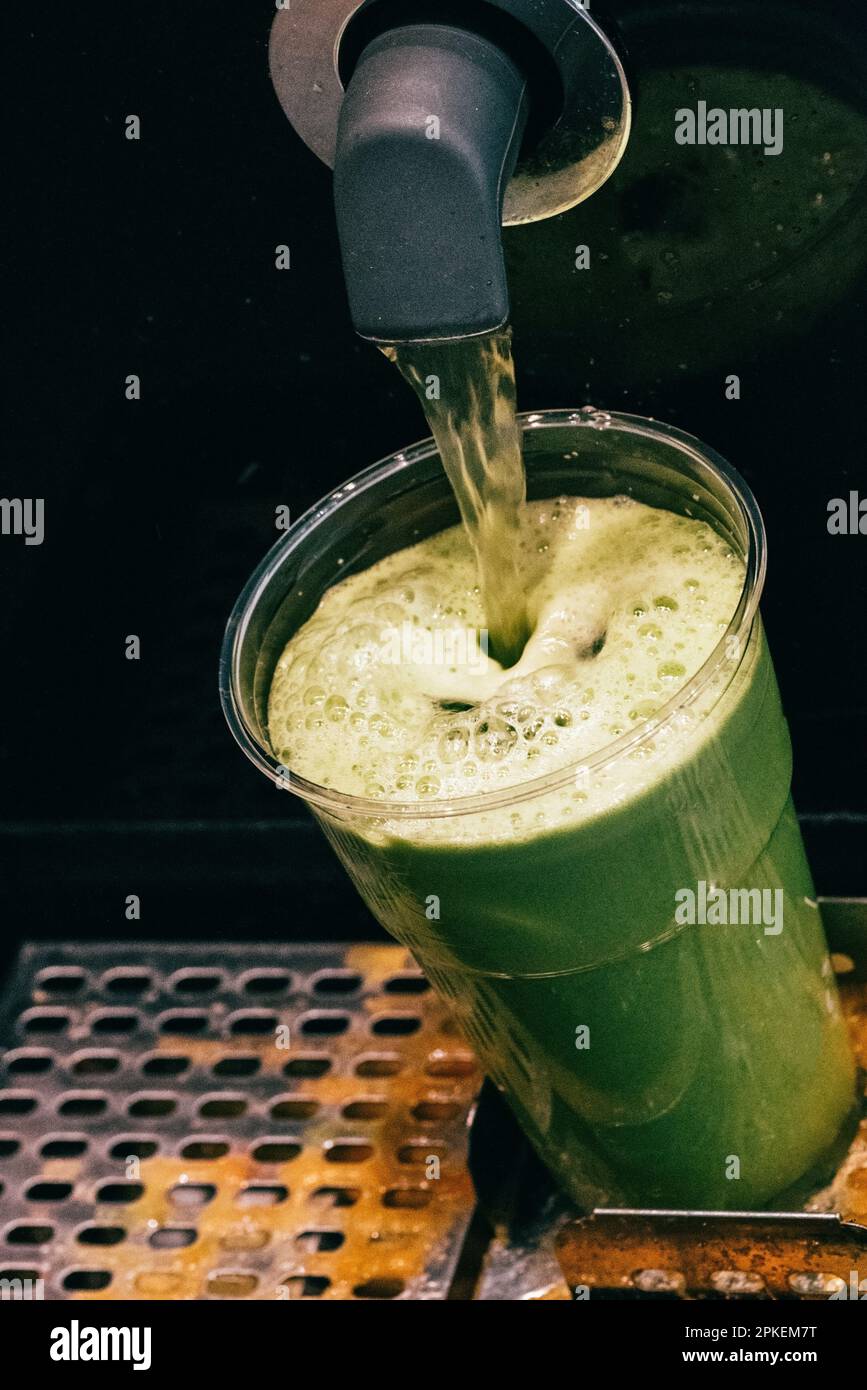 Juicer machine hi-res stock photography and images - Alamy