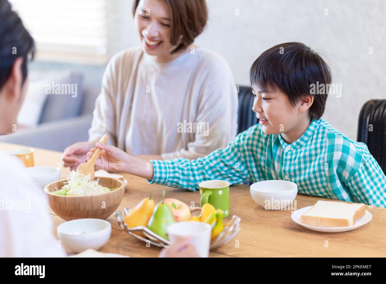 Family eating breakfast Stock Photo - Alamy