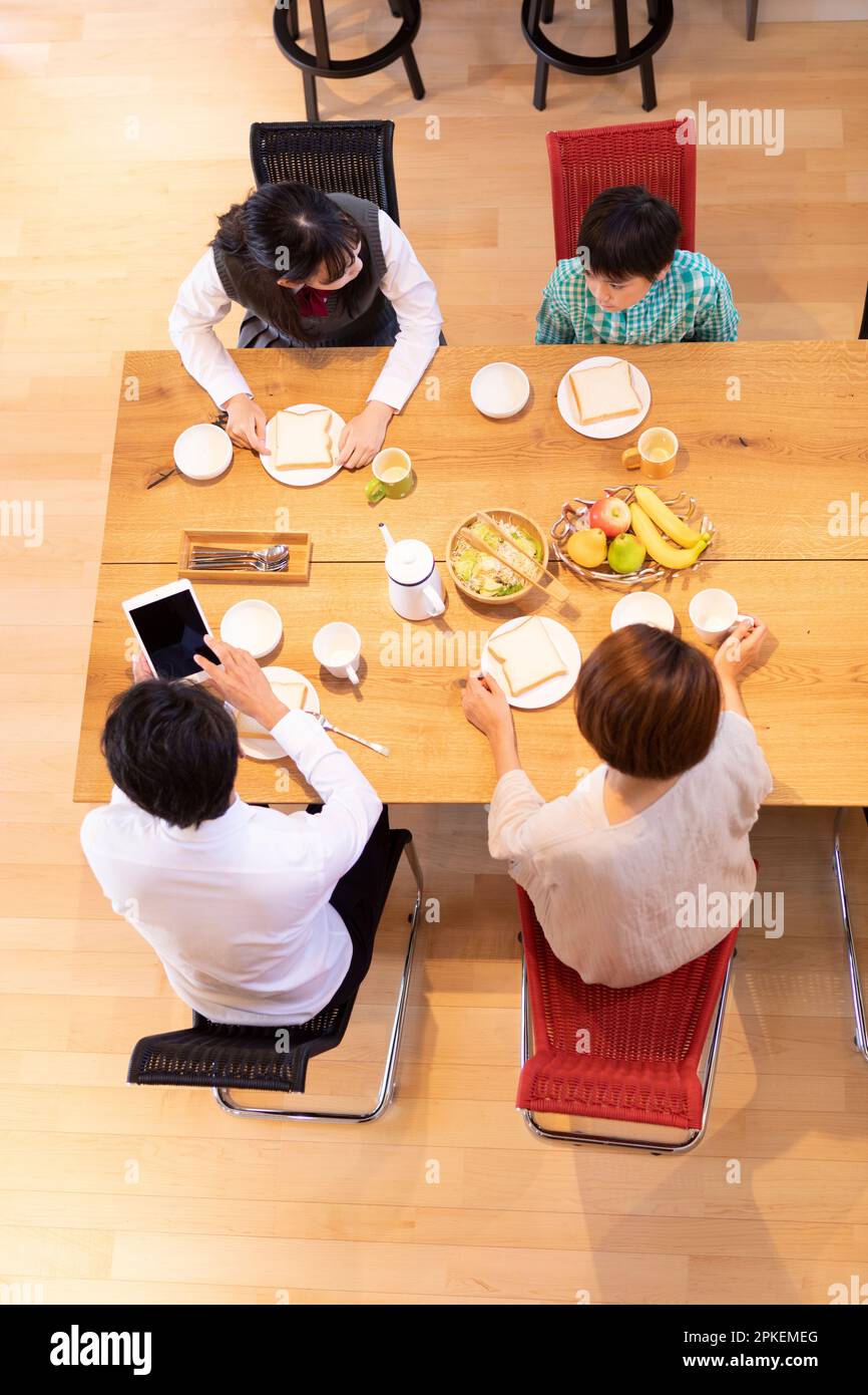 Family eating breakfast Stock Photo - Alamy
