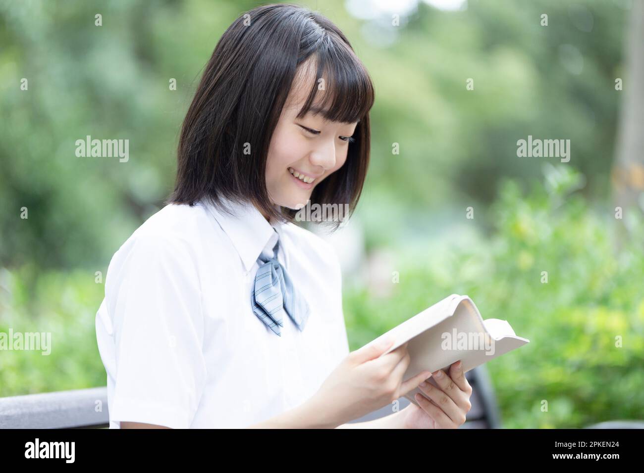 Junior high girls hi-res stock photography and images - Alamy