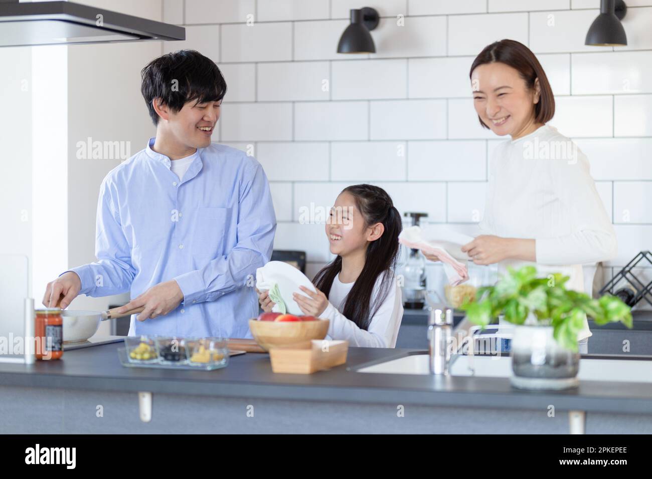 Daughter washing dishes in kitchen hi-res stock photography and images ...