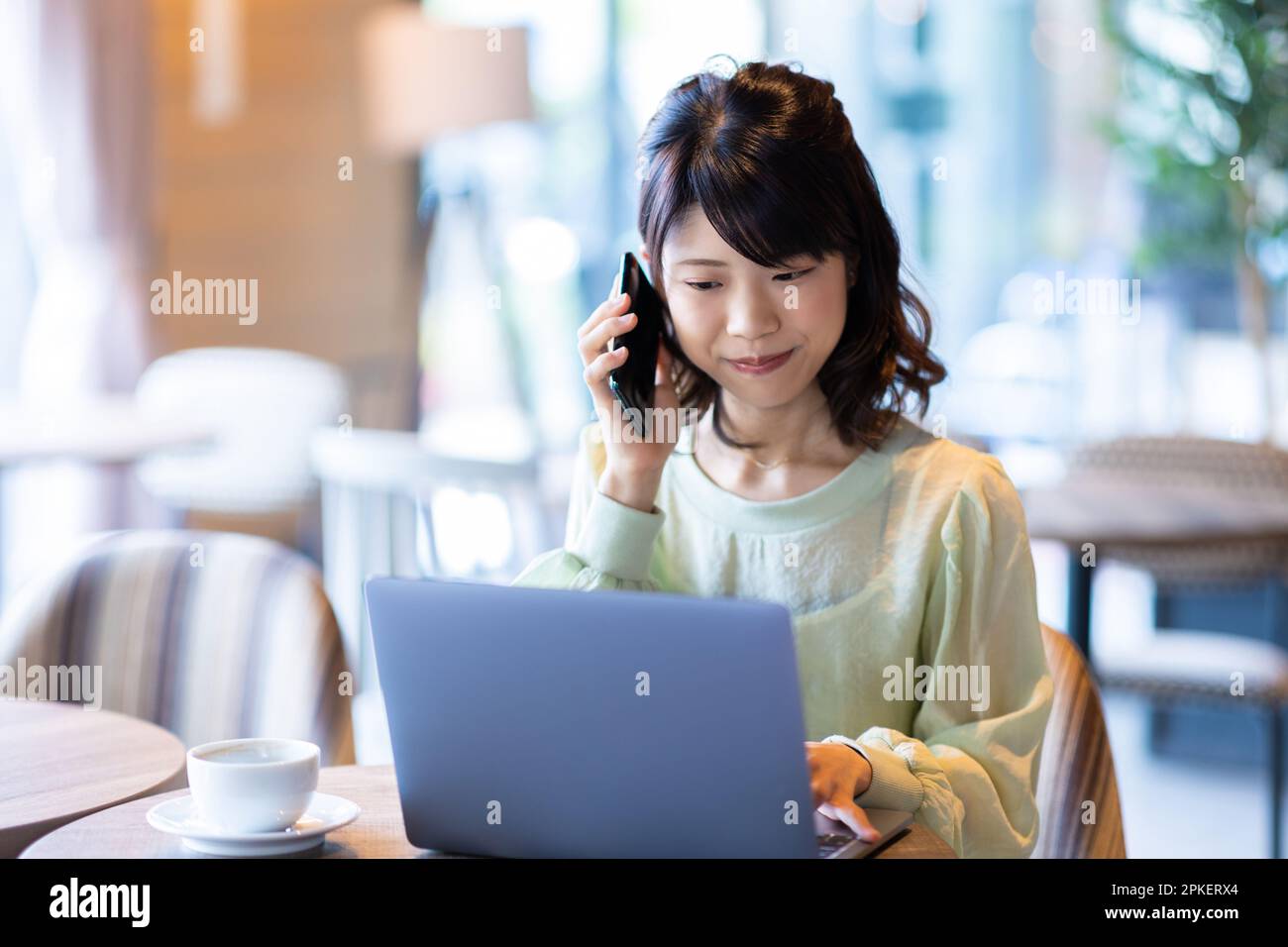 One person restaurant hi-res stock photography and images - Alamy