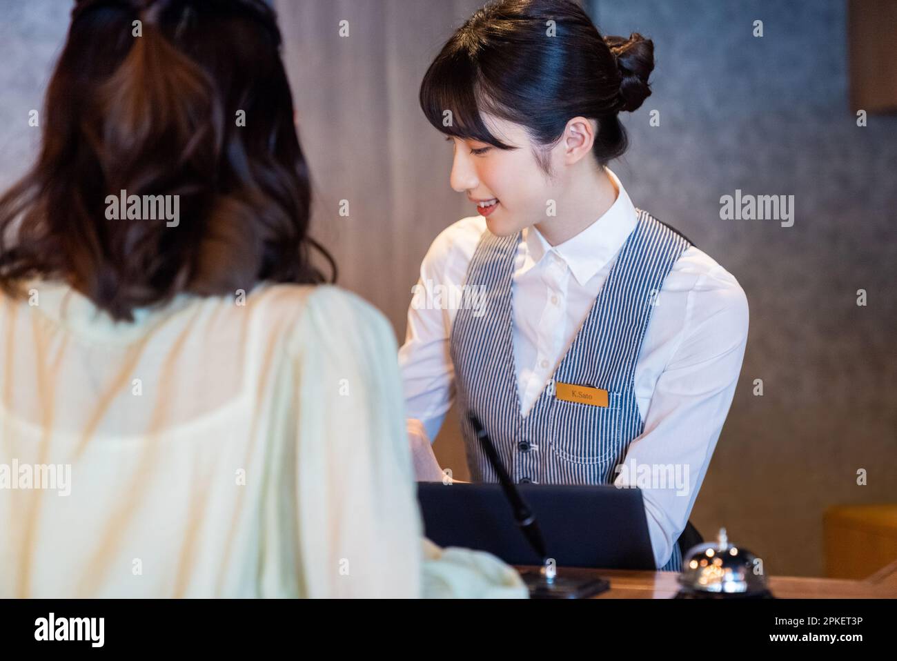 Check in counter hi-res stock photography and images - Alamy