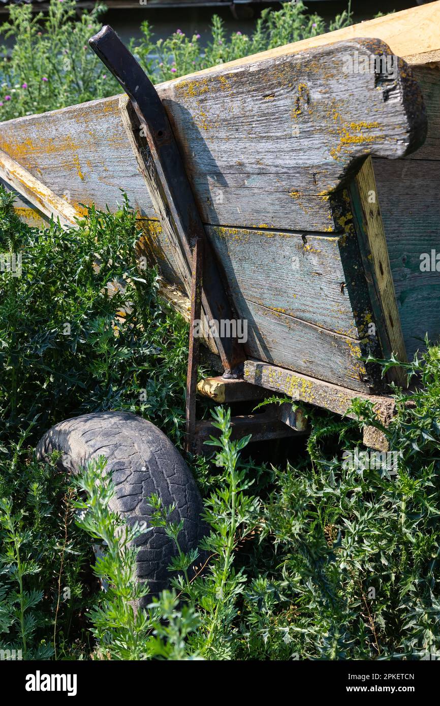 Old timber wagon hi-res stock photography and images - Alamy