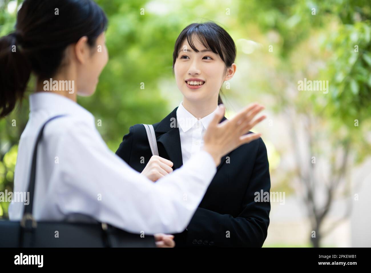 Two women having a conversation Stock Photo - Alamy