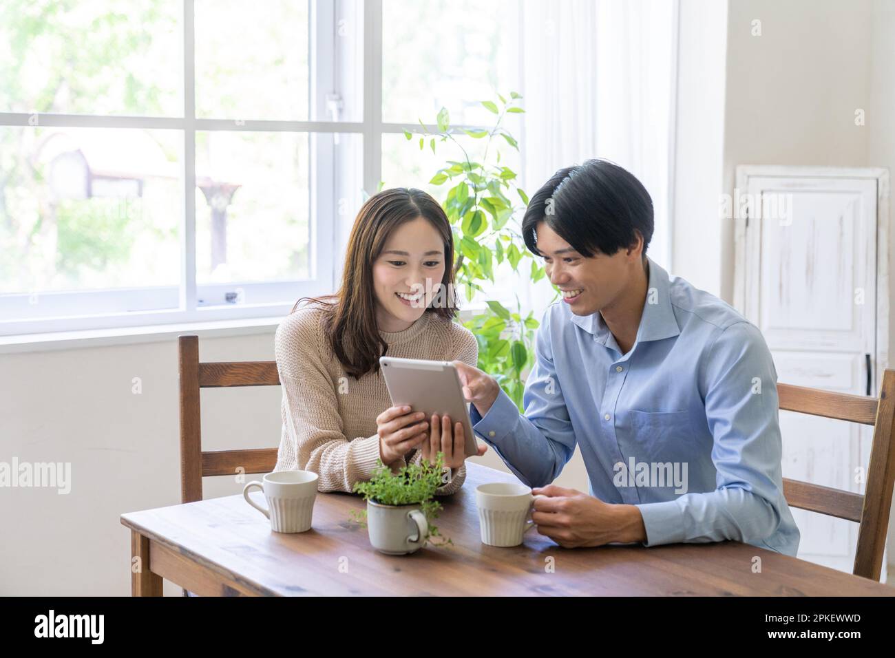 Men and women looking at tablets Stock Photo - Alamy