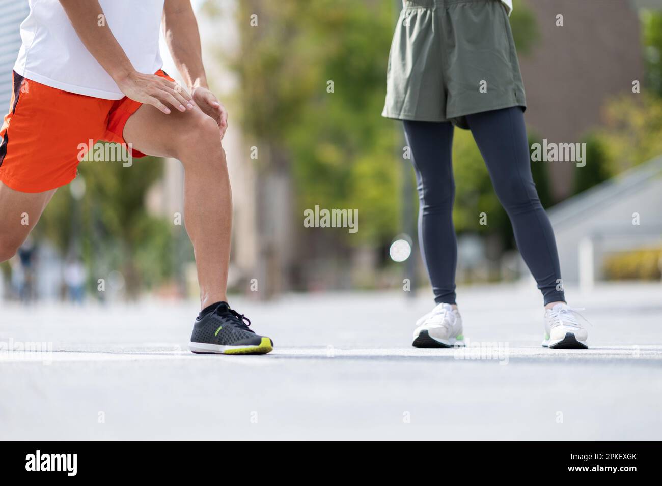 Men and women getting ready to exercise Stock Photo - Alamy