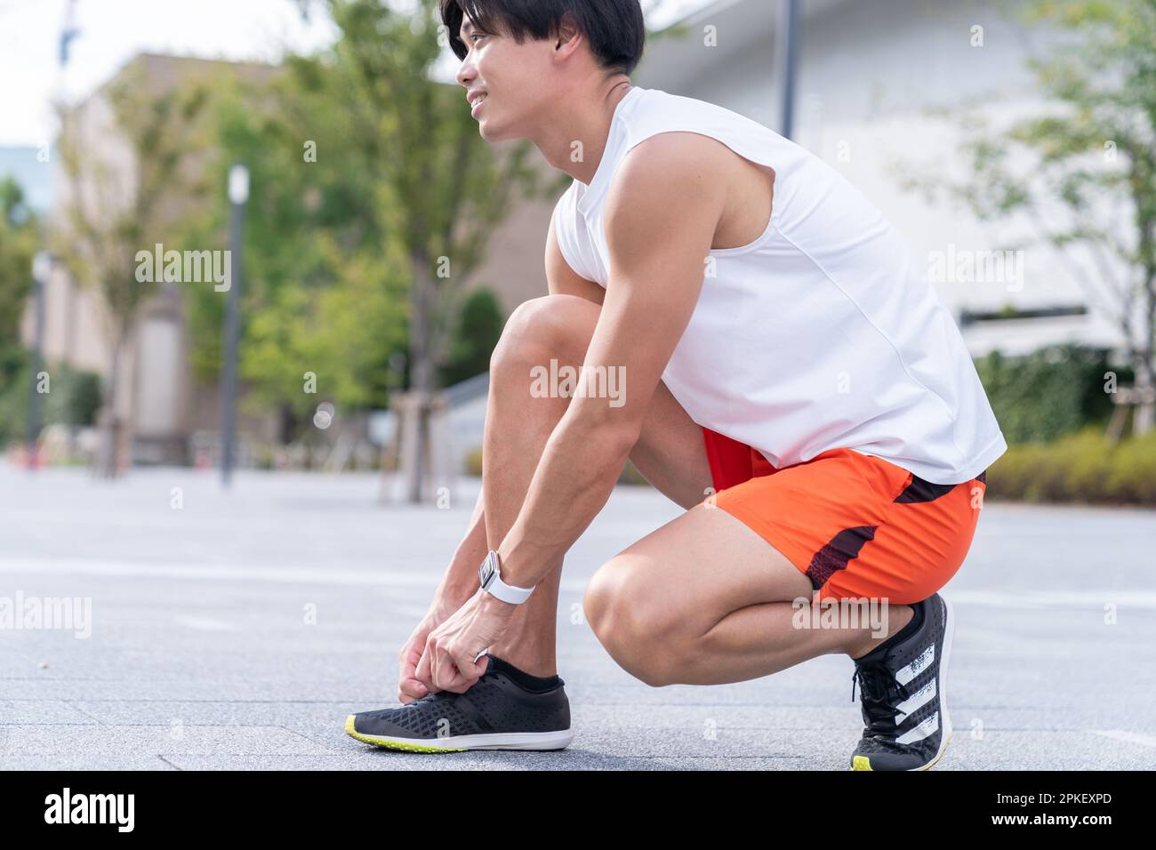Japanese men tying hi-res stock photography and images - Alamy