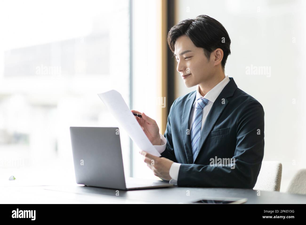 Checking documents business meeting hi-res stock photography and images ...