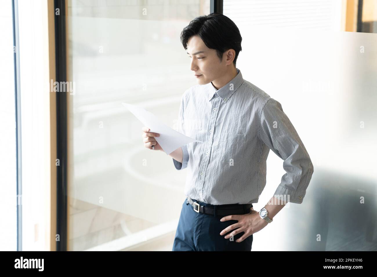 Checking documents hi-res stock photography and images - Alamy