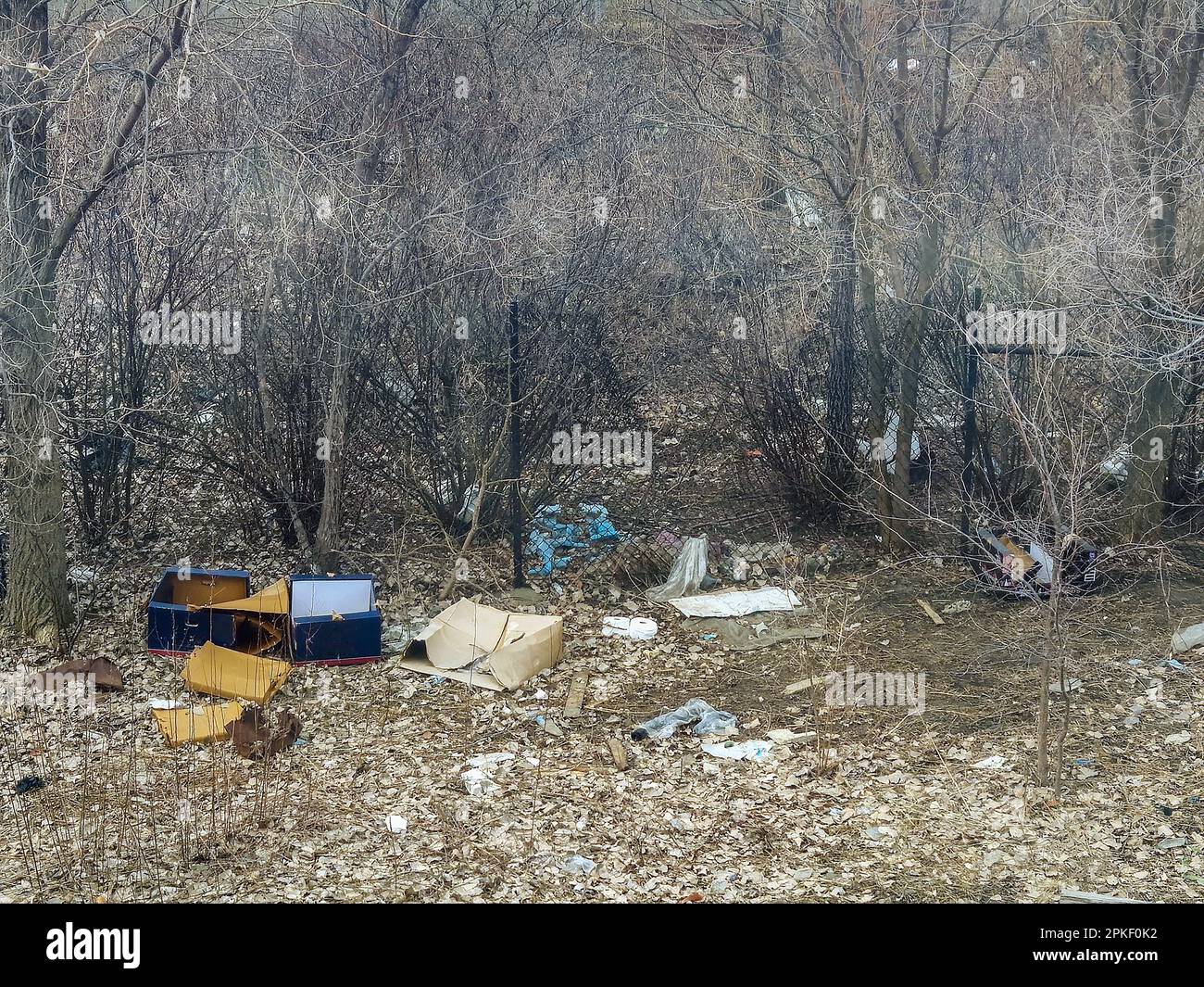 Discarded cardboard boxes and paper littering the ground in Chicago ...