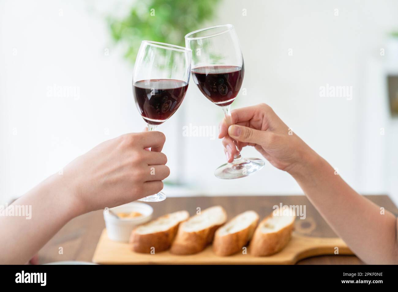 Hands of man and woman toasting Stock Photo - Alamy