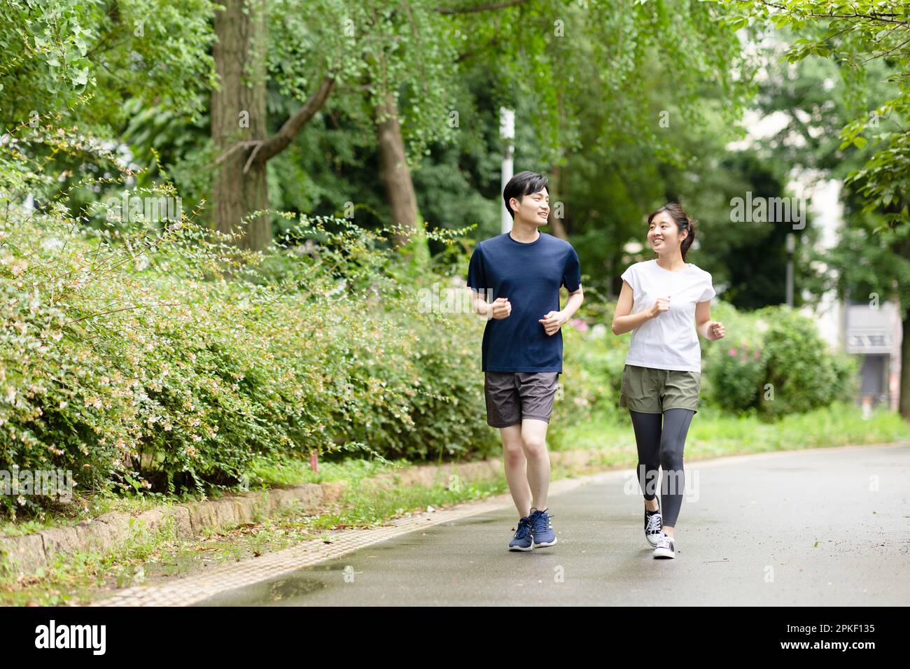 Running men and women Stock Photo - Alamy