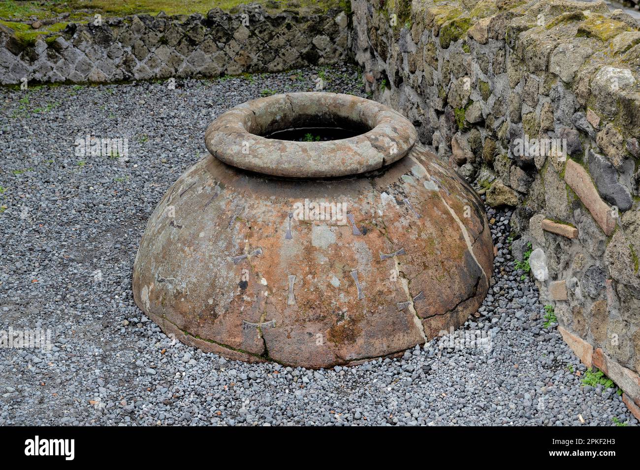 Herculaneum pottery hi-res stock photography and images - Alamy