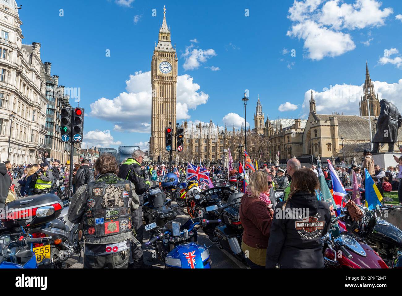 Large gathering military personnel hi-res stock photography and images ...