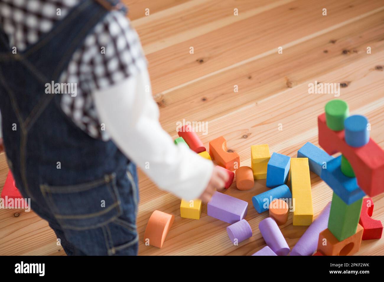Boy building blocks hi-res stock photography and images - Alamy
