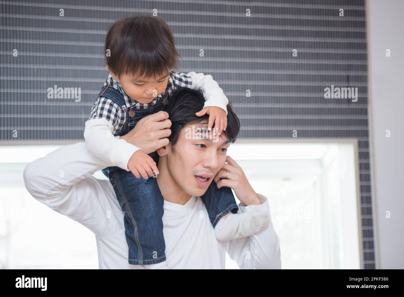 Man Carrying Child on His Shoulder Stock Photo - Alamy